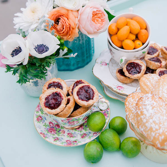 Spring tea party | Wedding Inspiration | 100 Layer Cake